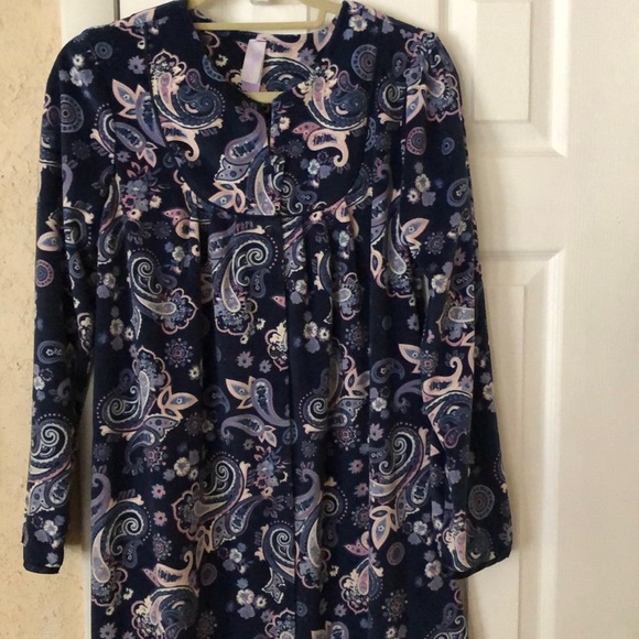 Secret Treasures | Intimates & Sleepwear | Robe Womens New Size S 46 ...